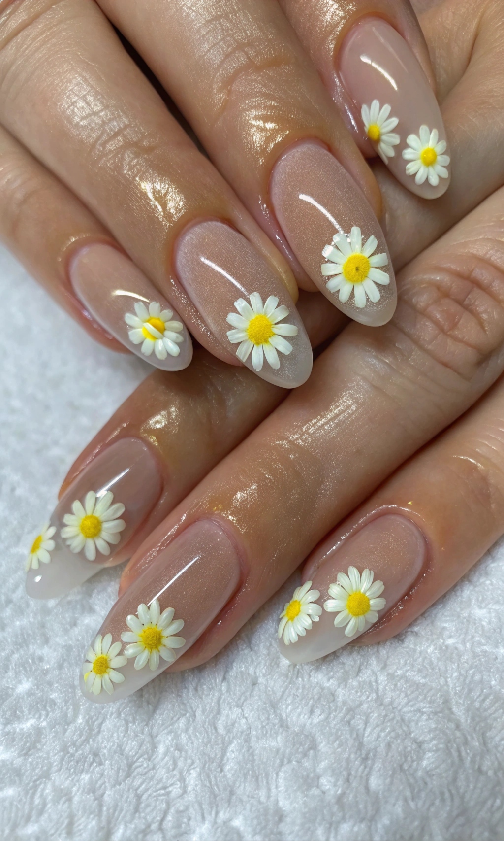 15 Daisy Nail Art Ideas for May That Will Brighten Your Day 🌼💅 – Cruise ...